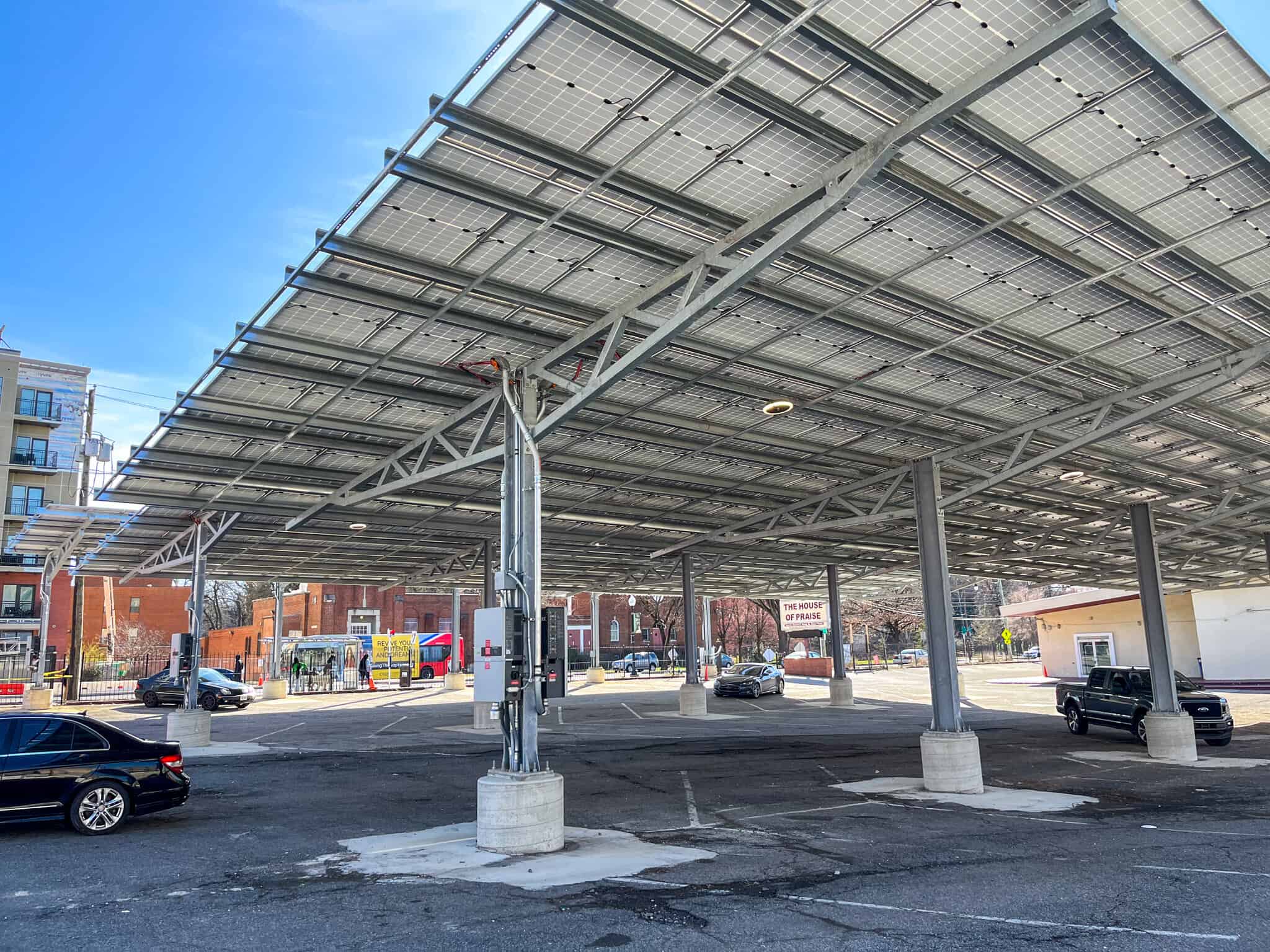 The House of Praise - Solar Construction